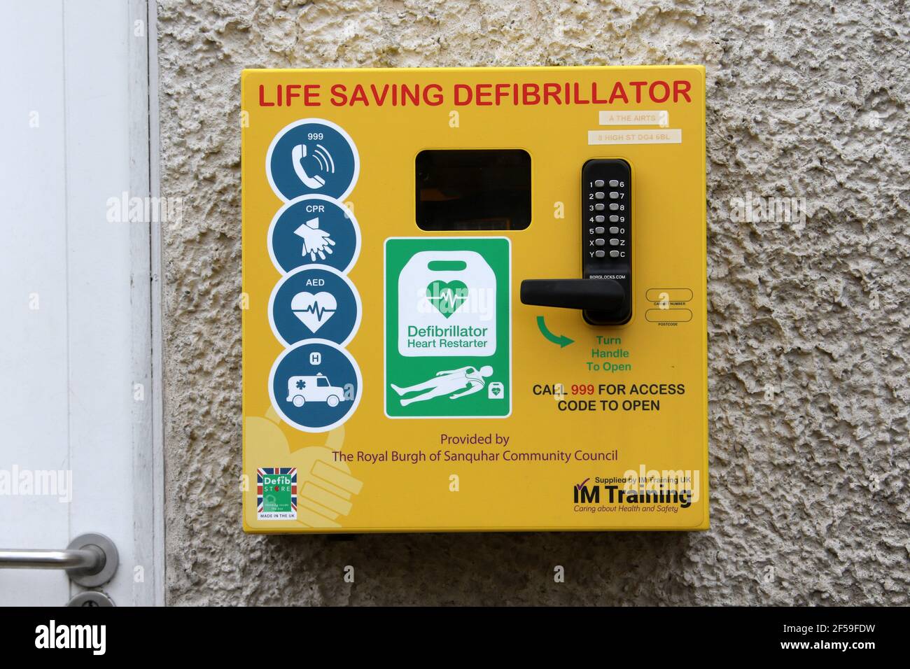 Cardiac arrest defib hi-res stock photography and images - Alamy