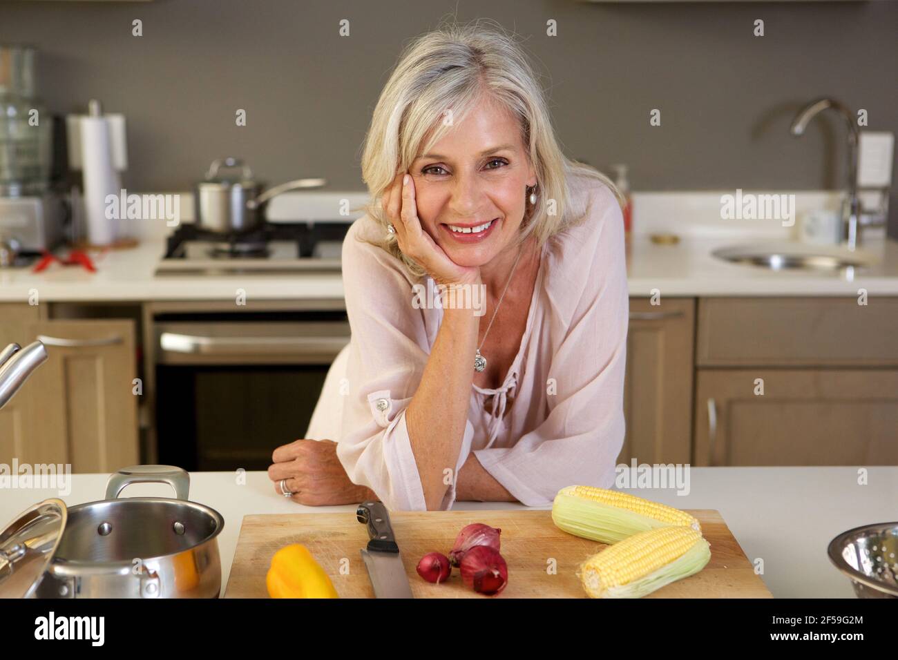 Leaning on kitchen counter hi-res stock photography and images - Alamy