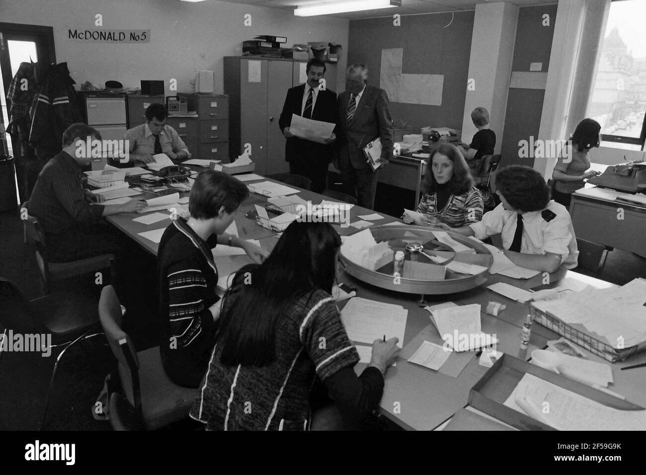 Police incident room 1977 Stock Photo - Alamy