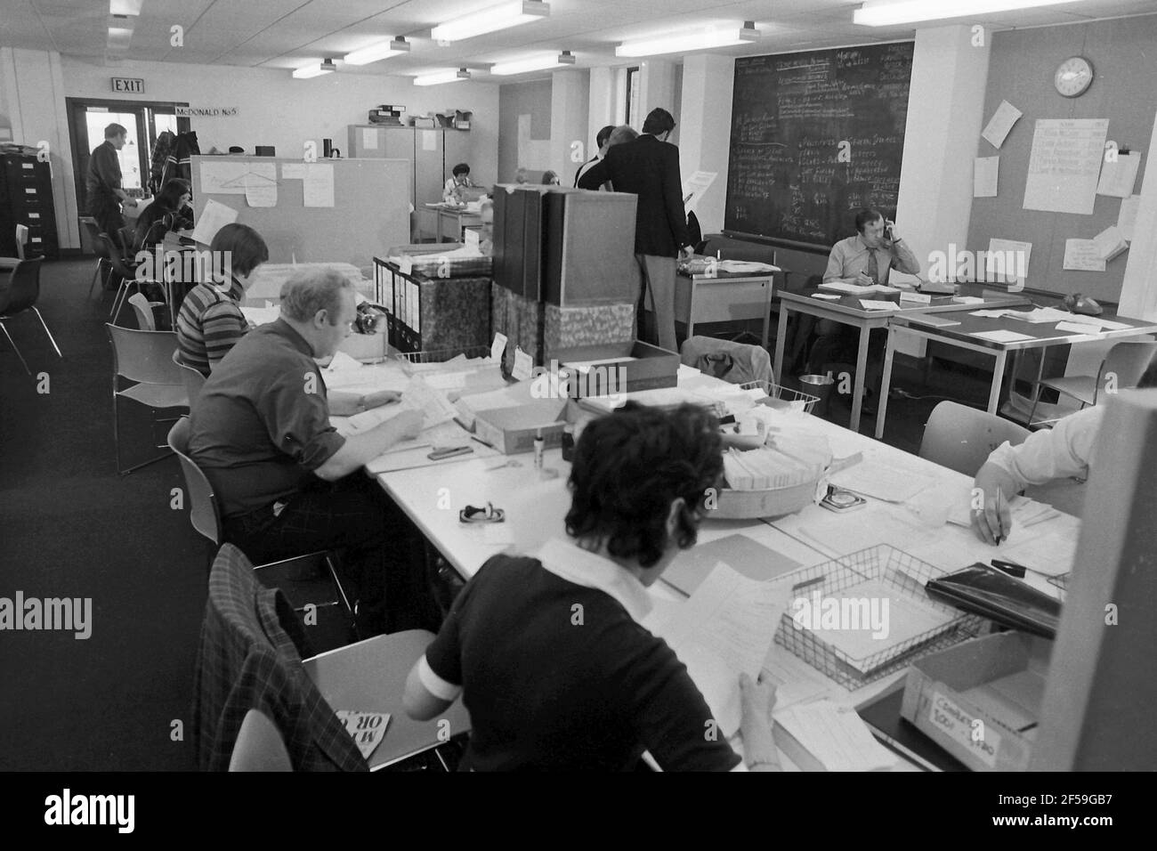 Police incident room 1977 Stock Photo - Alamy