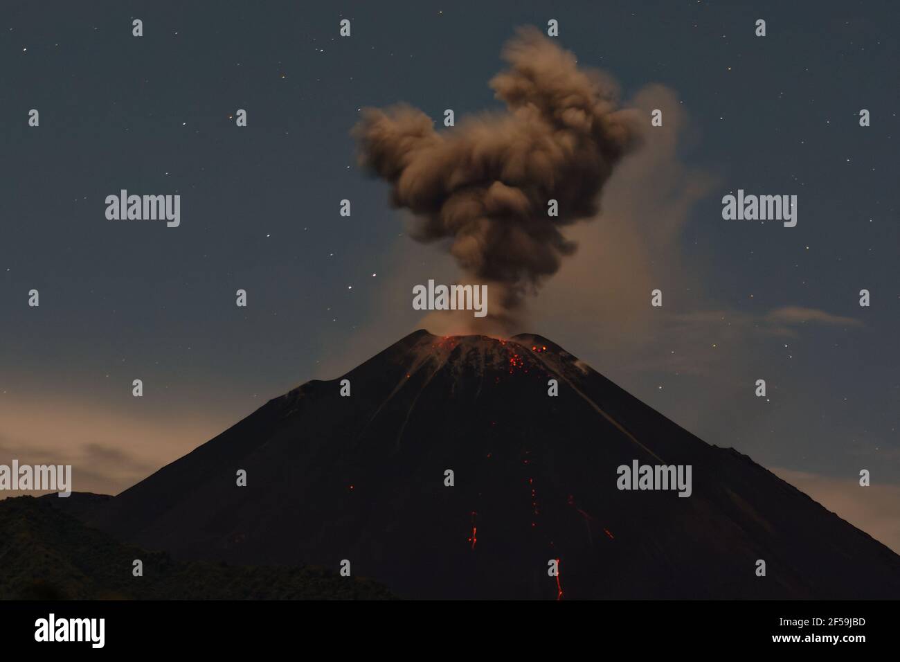 Reventador ecuador hi-res stock photography and images - Alamy