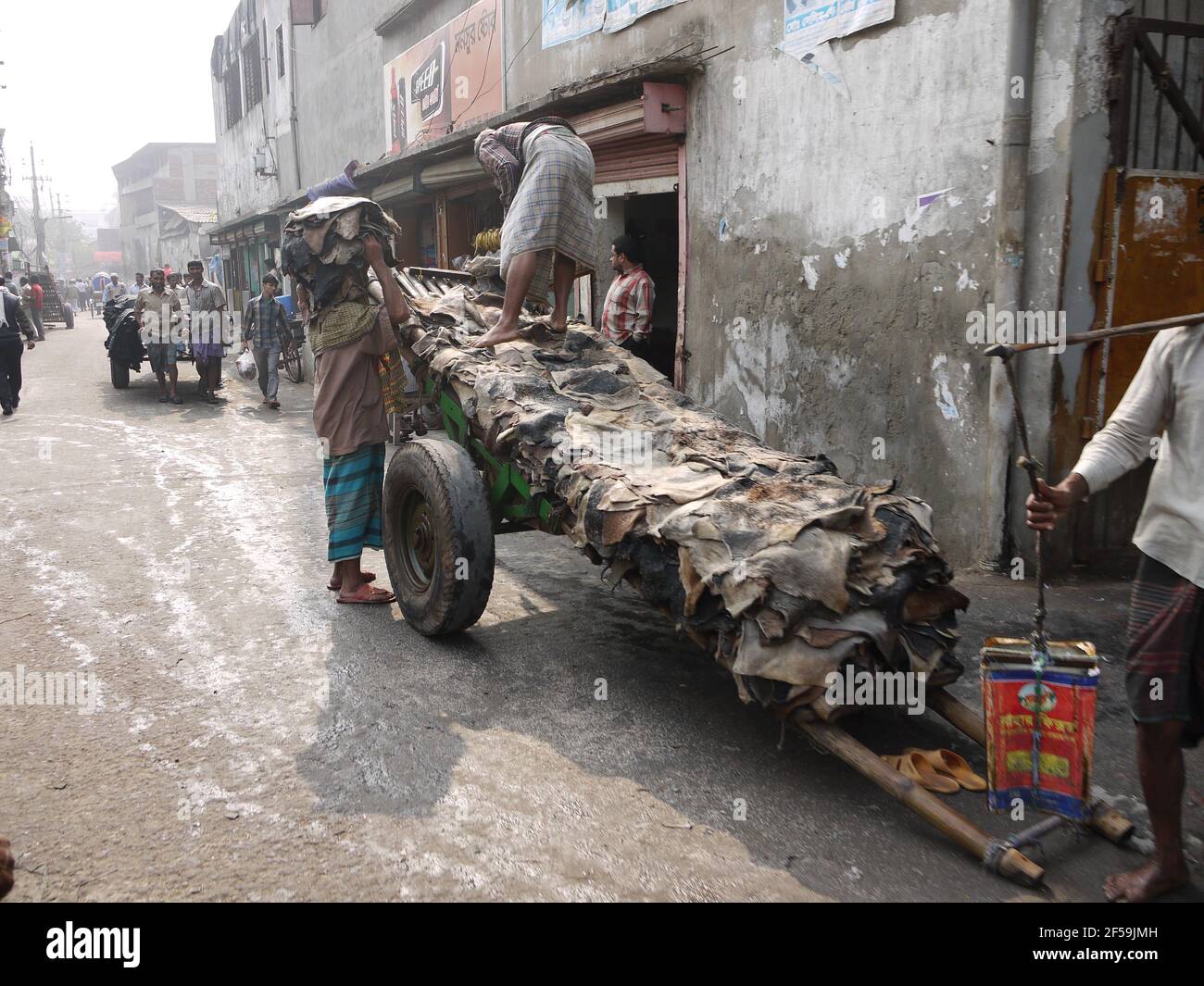 Push carts hi-res stock photography and images - Alamy