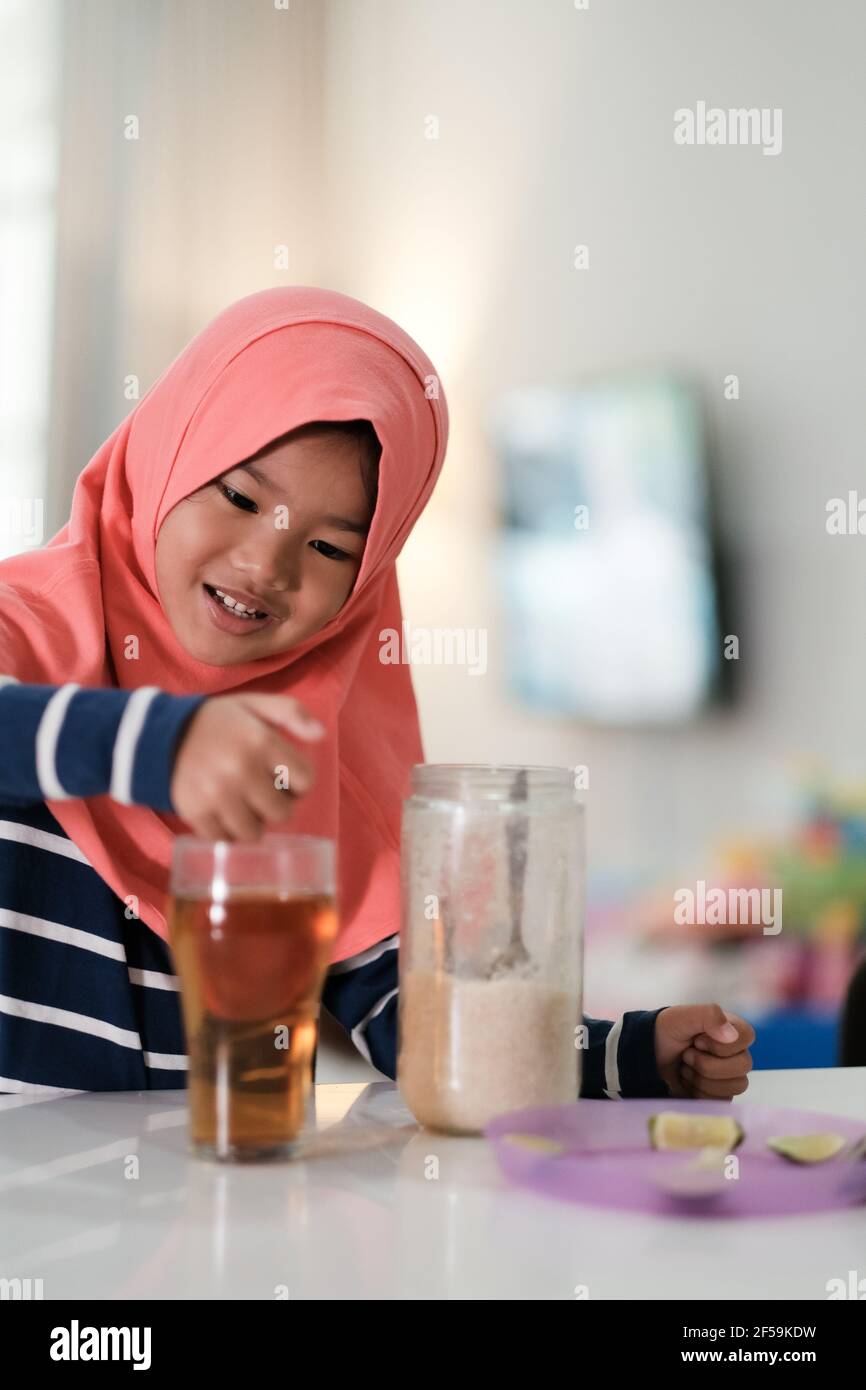 muslim kid girl are make tea drink Stock Photo - Alamy