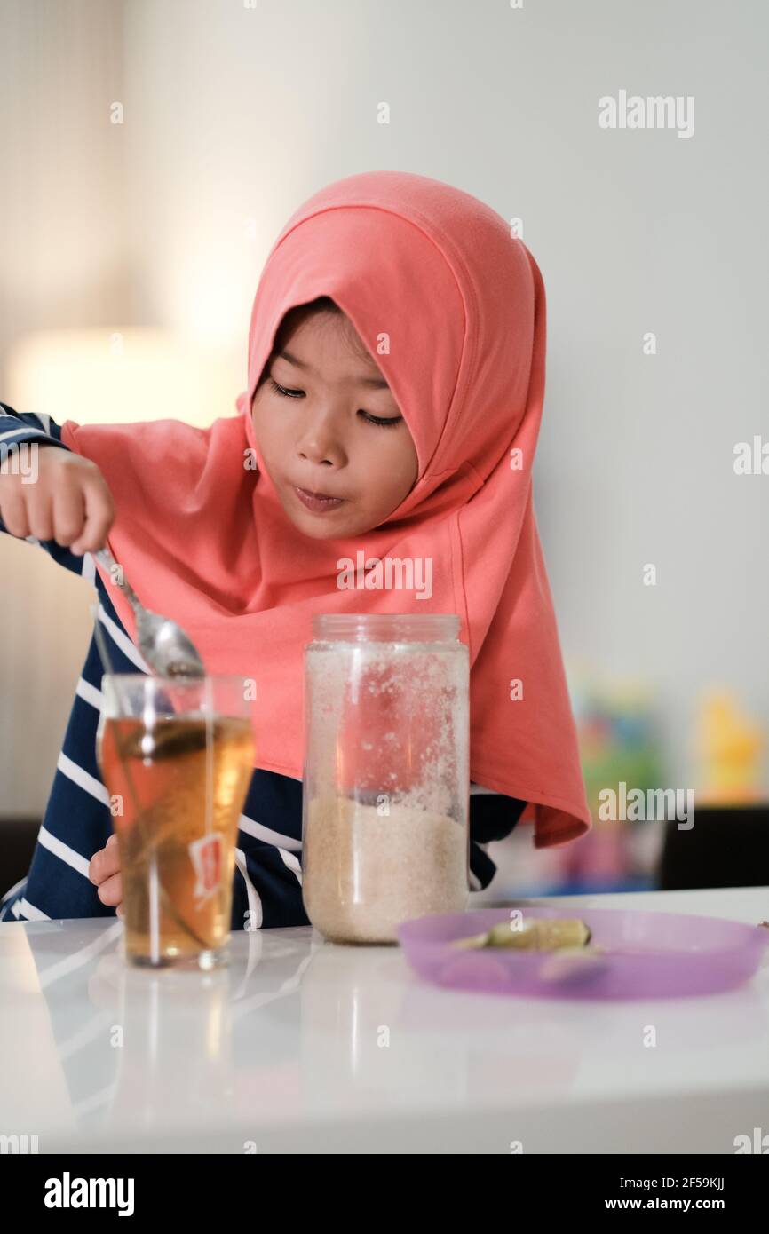 muslim kid girl are make tea drink Stock Photo - Alamy