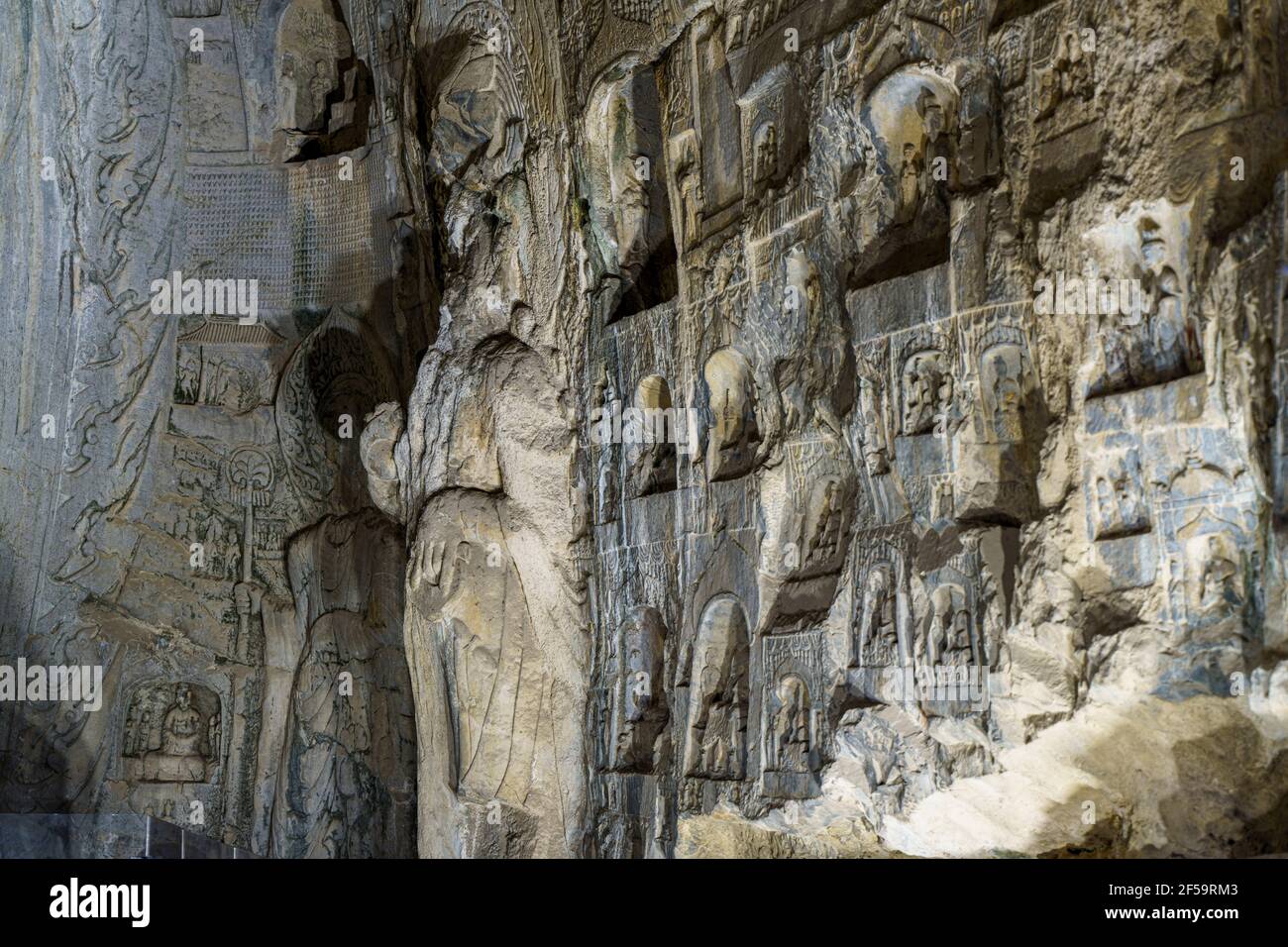 Night view of Longmen Grotto Stock Photo - Alamy