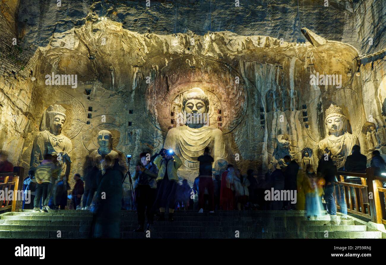 Night view of Longmen Grotto Stock Photo - Alamy