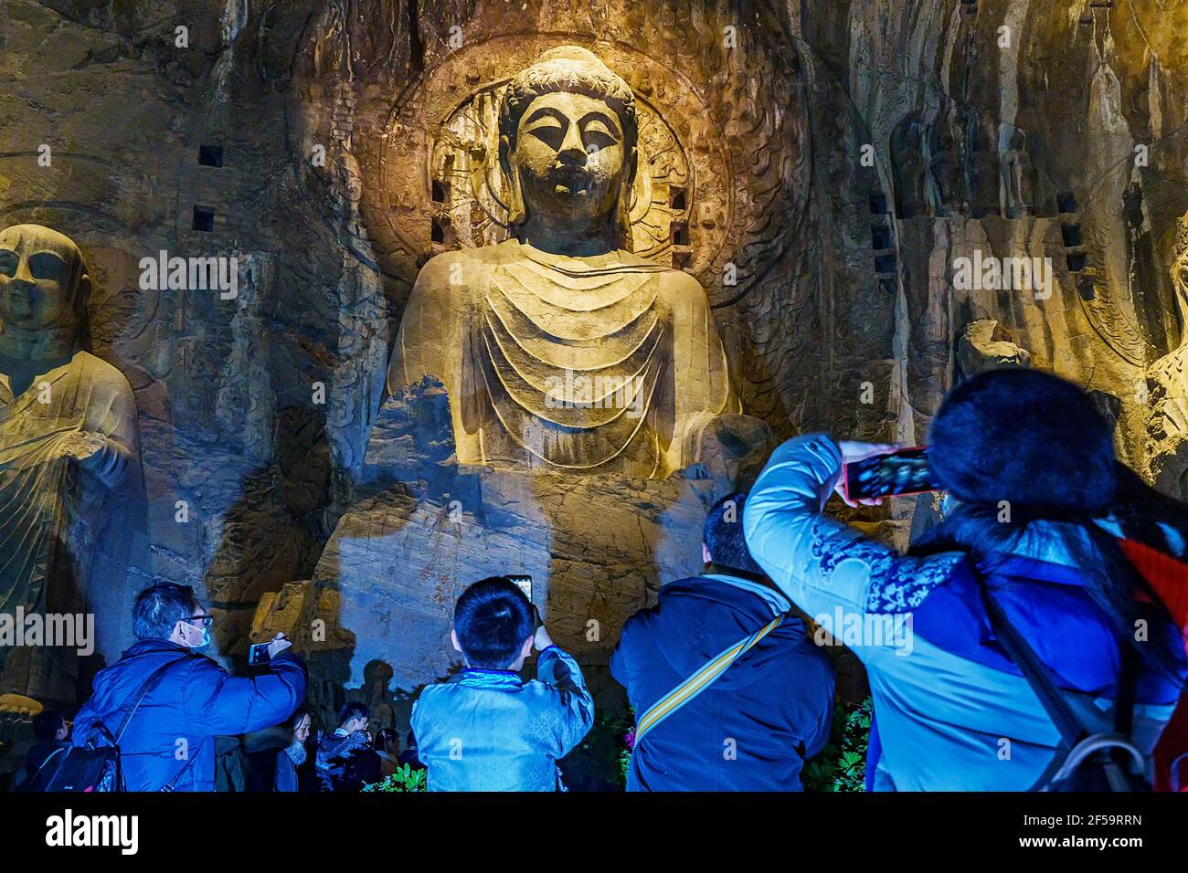 Longmen statues hi-res stock photography and images - Alamy