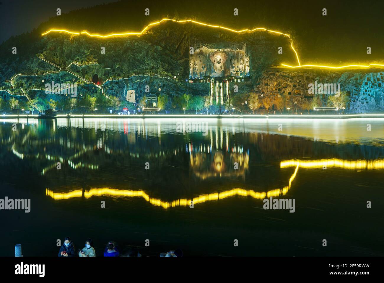 Night view of Longmen Grotto Stock Photo - Alamy