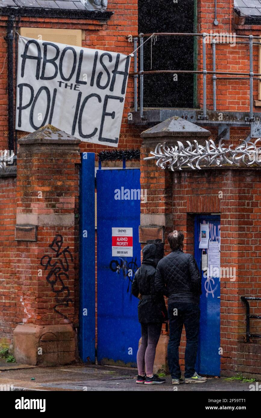 Police banner hi-res stock photography and images - Alamy