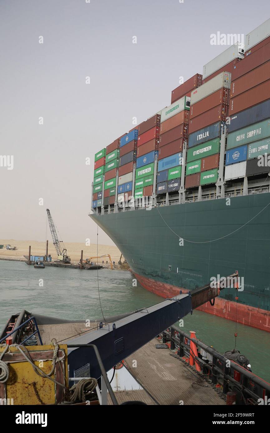 Ever given suez canal hi-res stock photography and images - Alamy