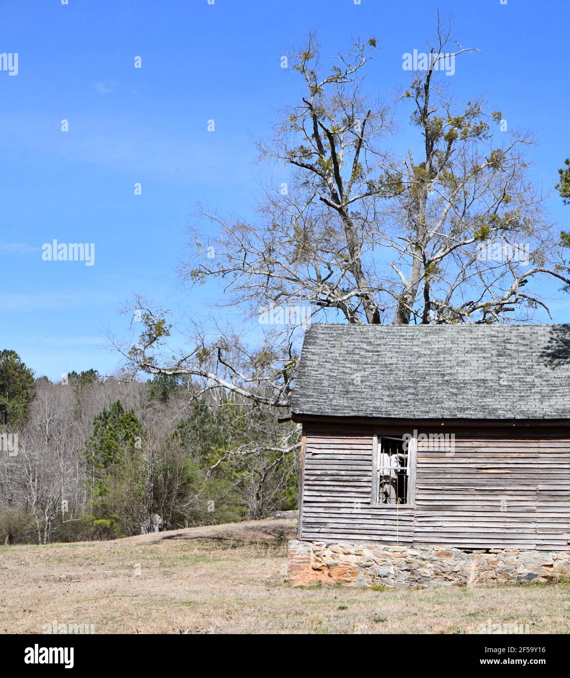 Broken and old abandoned building in the countryside Stock Photo - Alamy