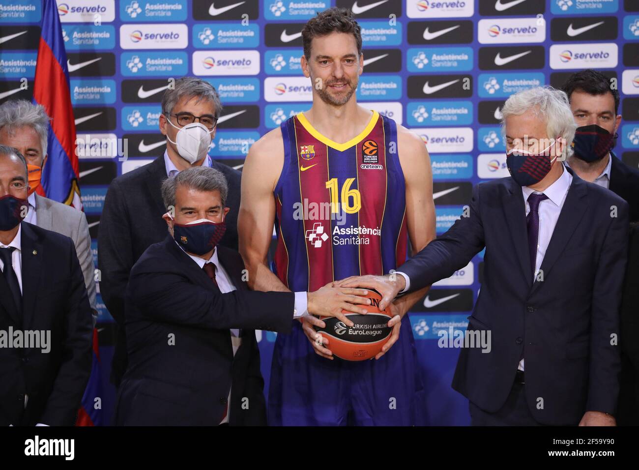 Nuevo baloncesto hi-res stock photography and images - Alamy