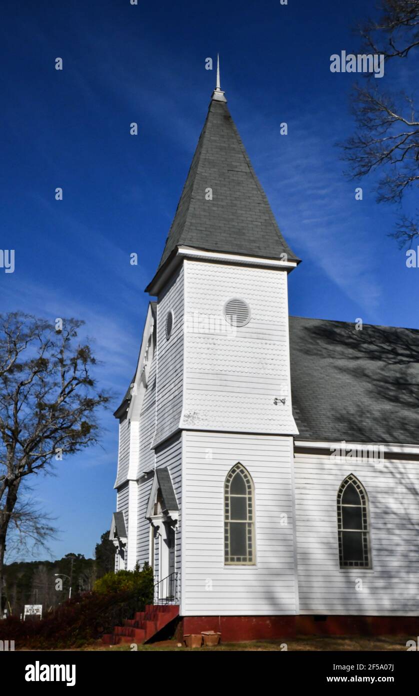 White country church steeple hi-res stock photography and images - Alamy