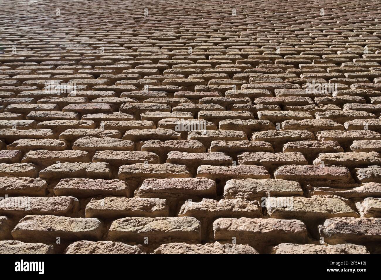 Yellow bricks hi-res stock photography and images - Alamy