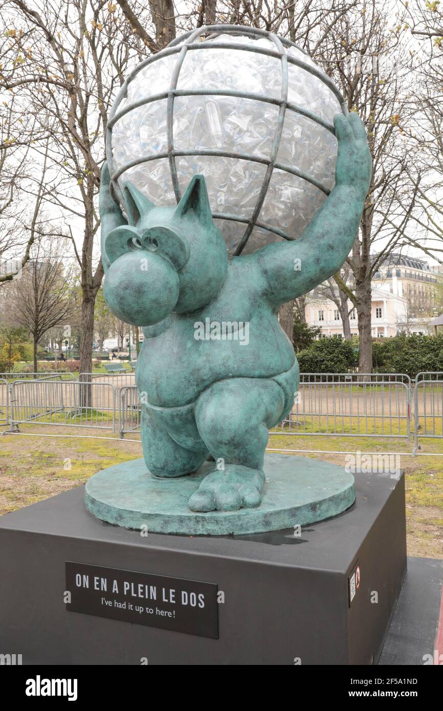 LE CHAT BY PHILIPPE GELUCK TWENTY SCULPTURES ON CHAMPS ELYSEES, PARIS ...