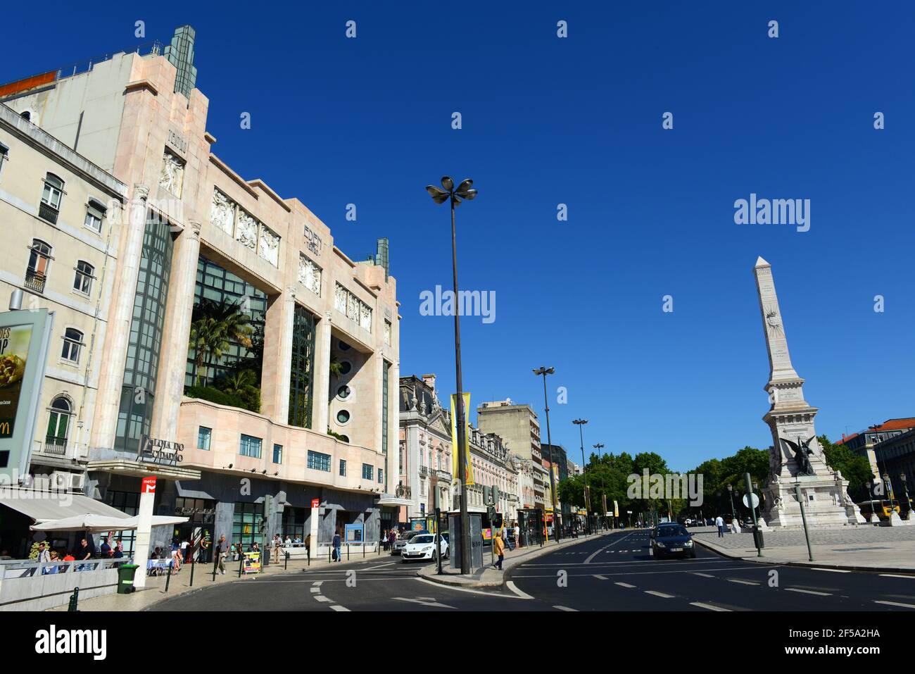 Eden Teatro (Eden Theater) and Monument to the Restorers (Monumento aos ...