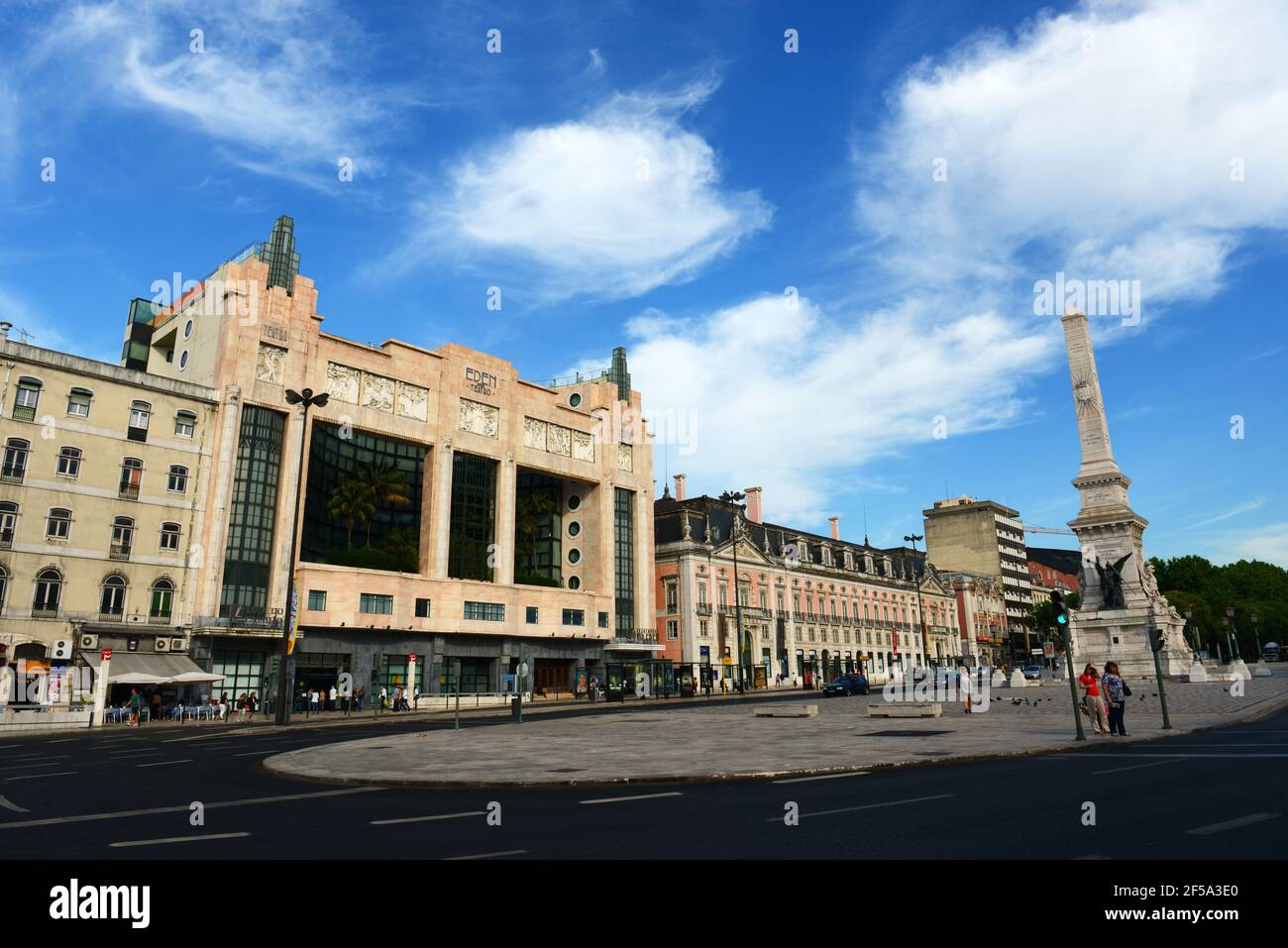 Eden Teatro (Eden Theater) and Monument to the Restorers (Monumento aos ...