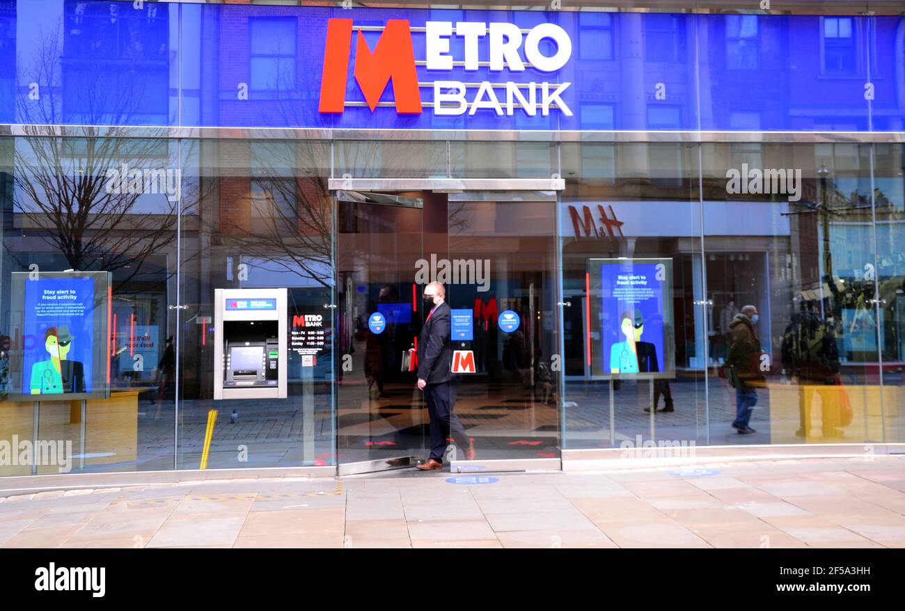 Metro bank branch hi-res stock photography and images - Alamy