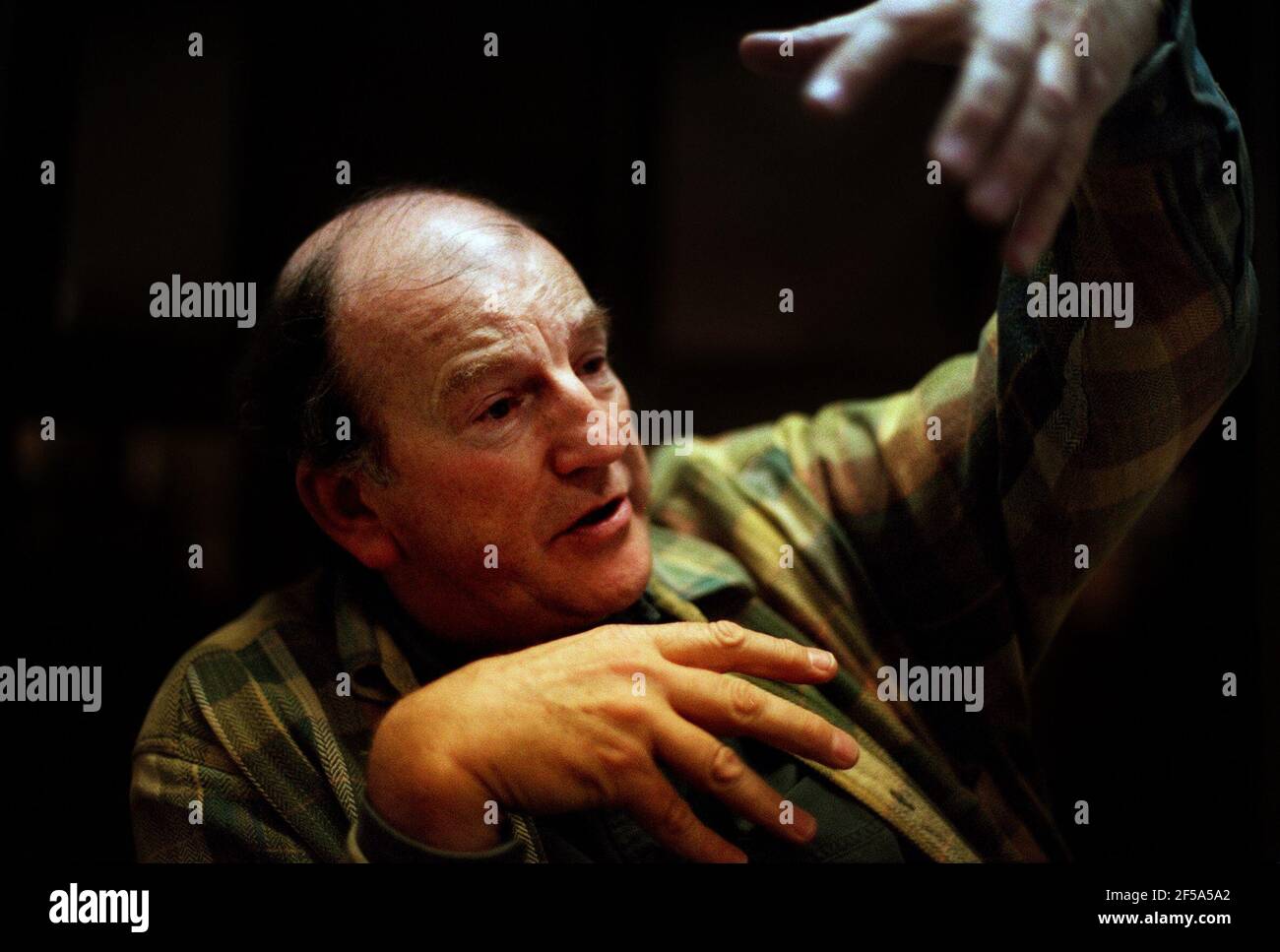 PAUL WATSON DOCUMENTRY DIRECTOR NOVEMBER 1998 AT THE GRANADA EDITING ...