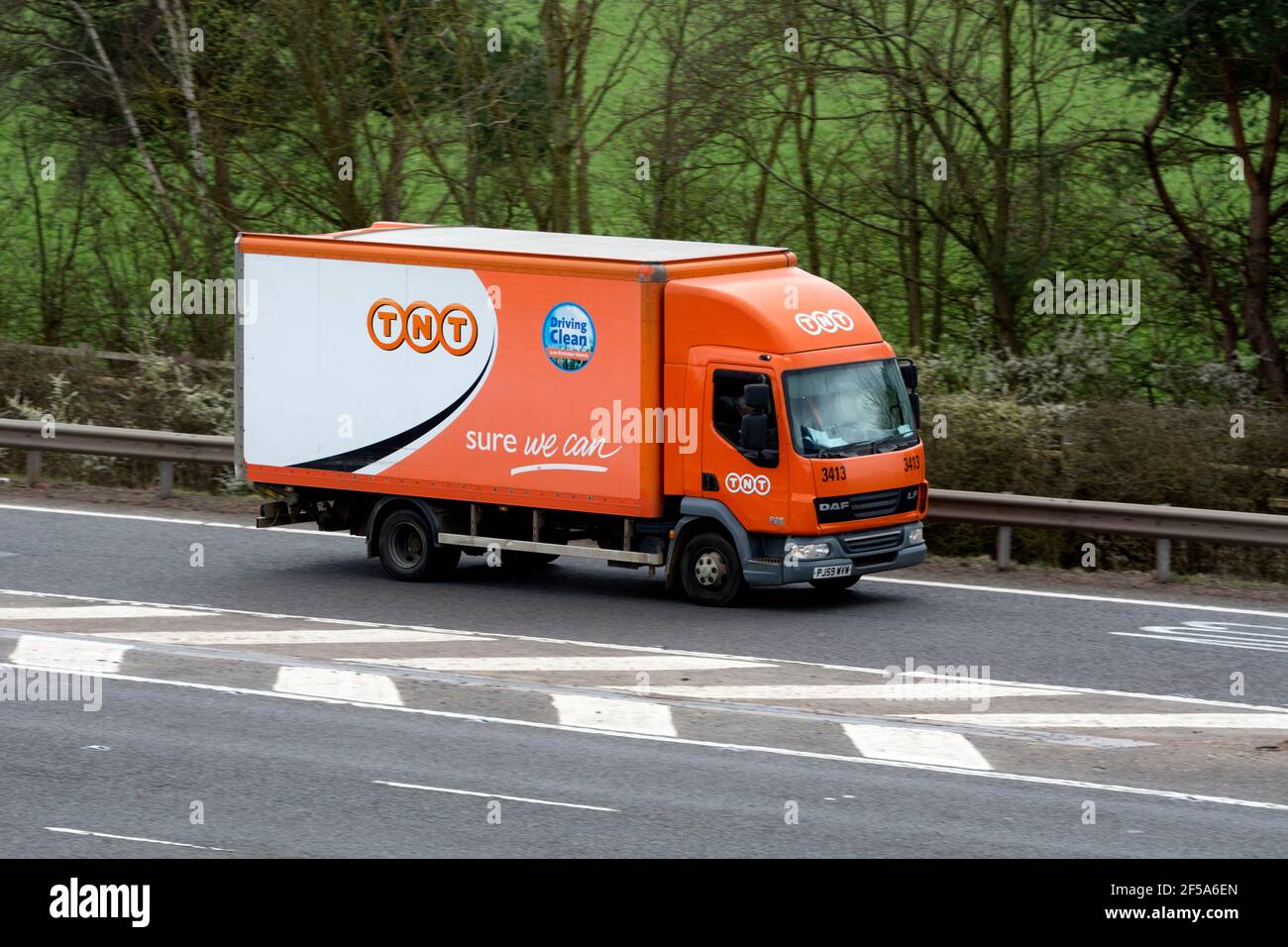 A TNT parcels lorry leaving the M40 motorway, Warwick, UK Stock Photo ...