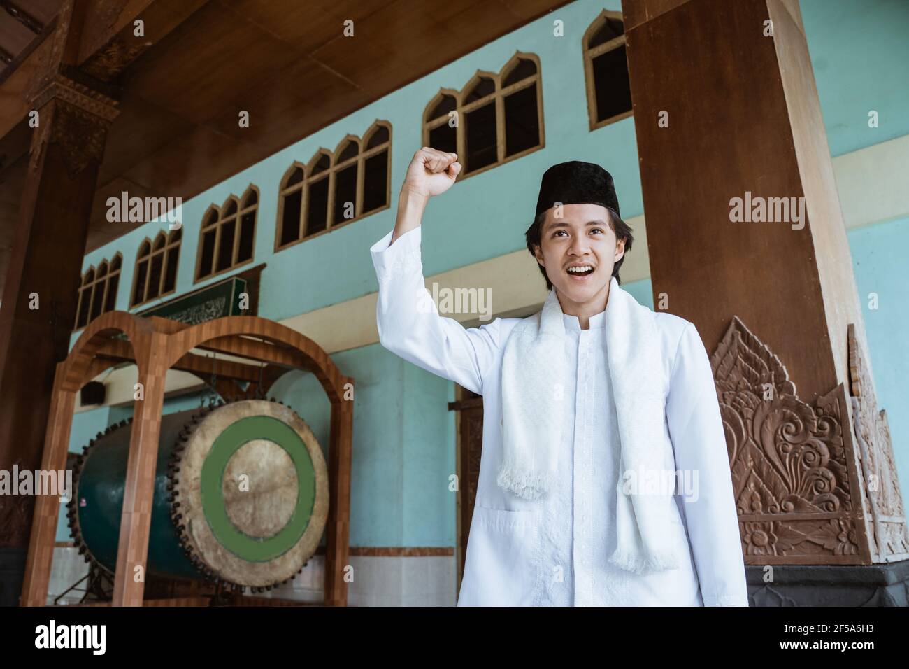 Portrait of muslim male preacher speech sharing about islam during ...