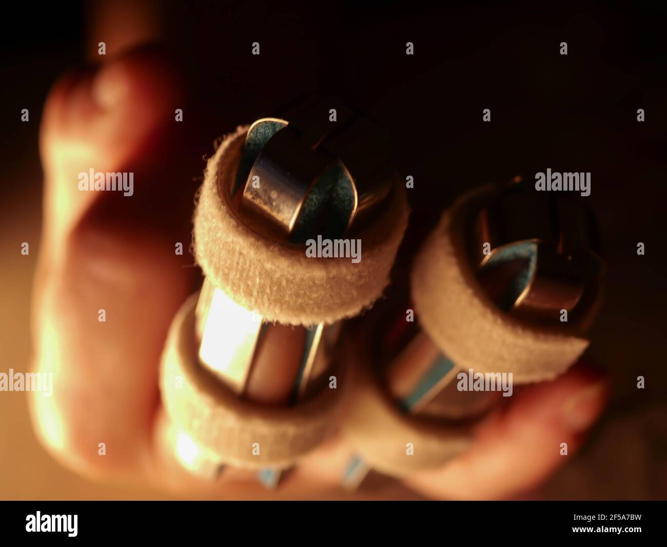 Finger splint hi-res stock photography and images - Alamy