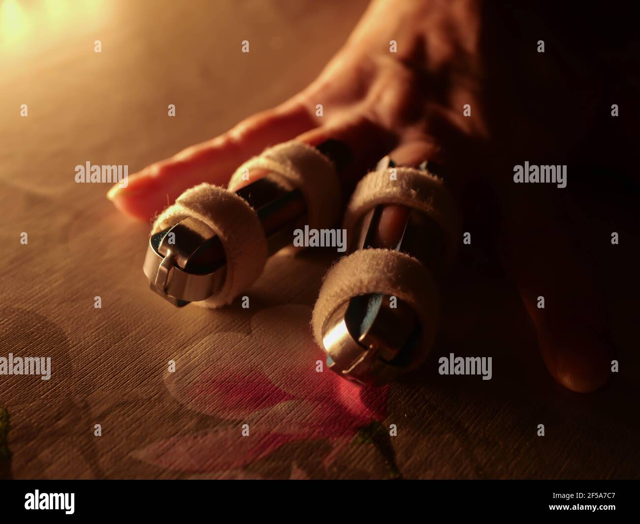 Finger splint hi-res stock photography and images - Alamy