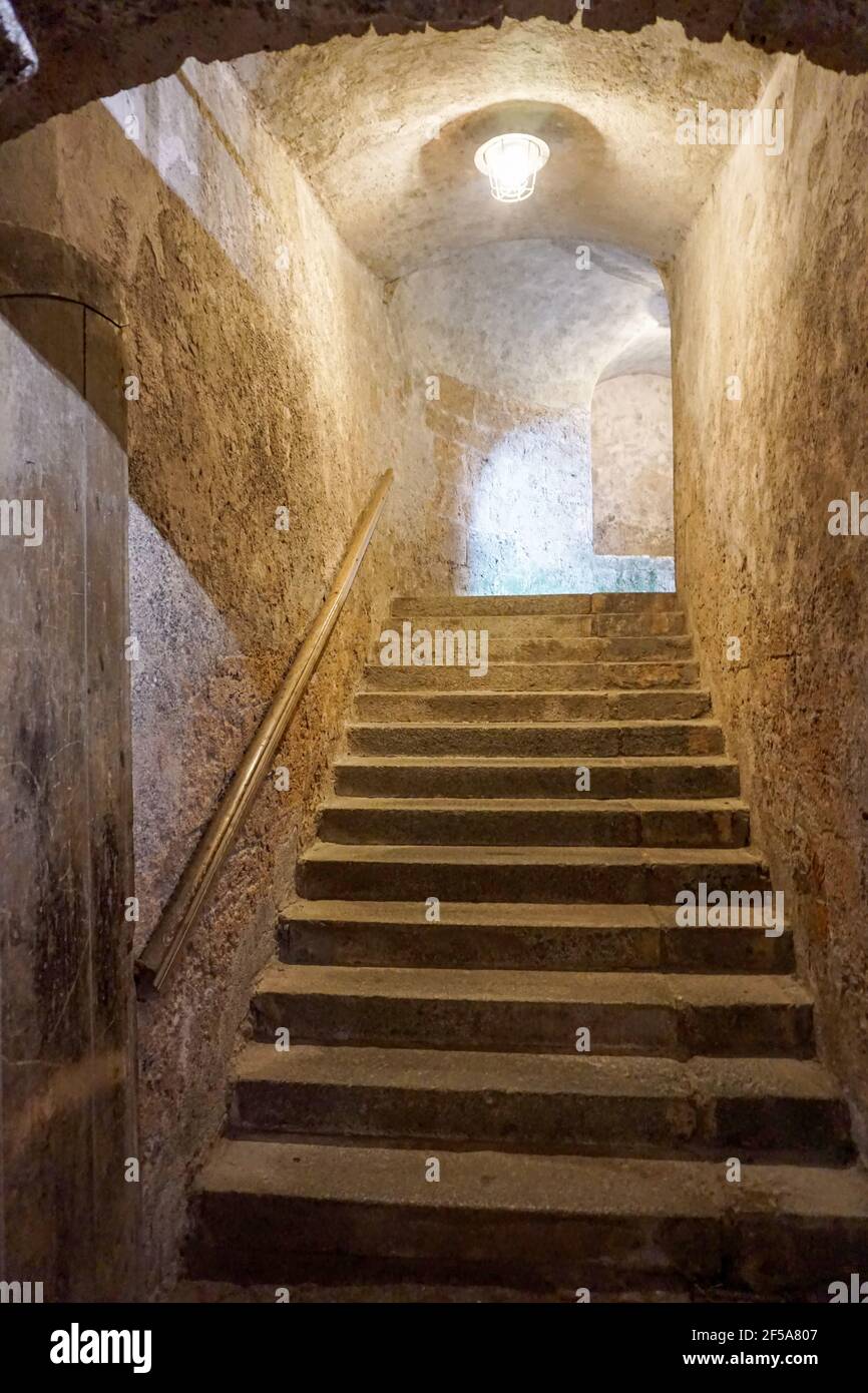 Artificially lit building hi-res stock photography and images - Alamy