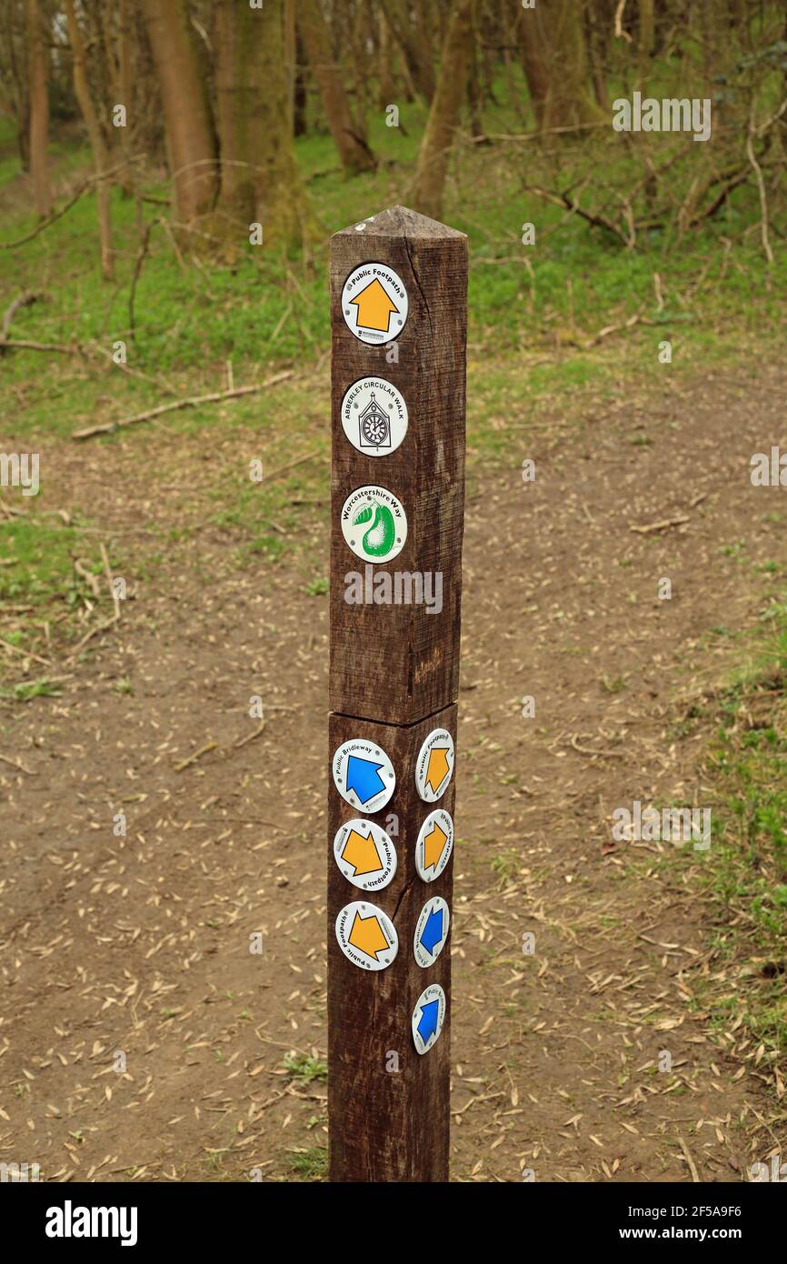 Worcestershire way footpath marker post Stock Photo - Alamy
