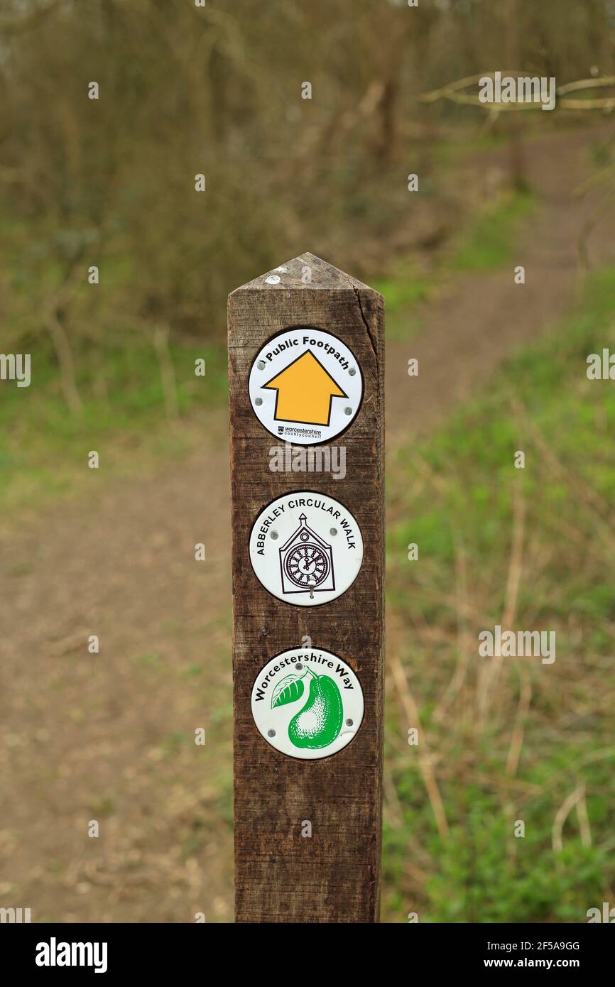 Worcestershire way footpath marker post Stock Photo - Alamy