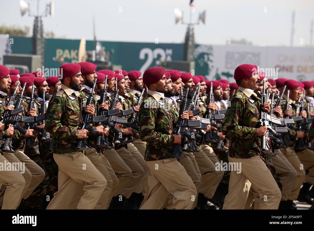 Islamabad, Pakistan. 25th Mar, 2021. Pakistani soldiers march during ...