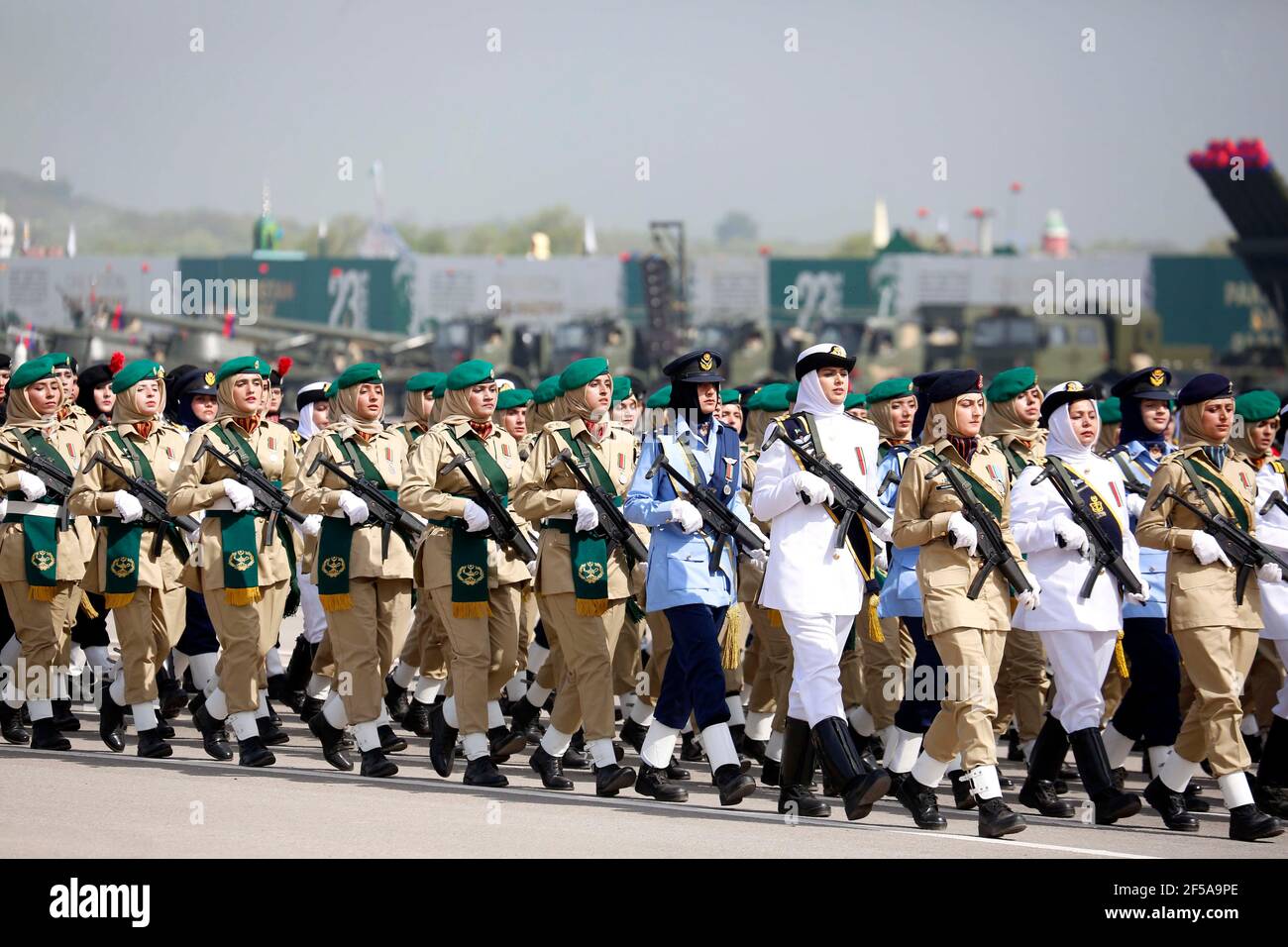 Islamabad, Pakistan. 25th Mar, 2021. Pakistani soldiers march during ...