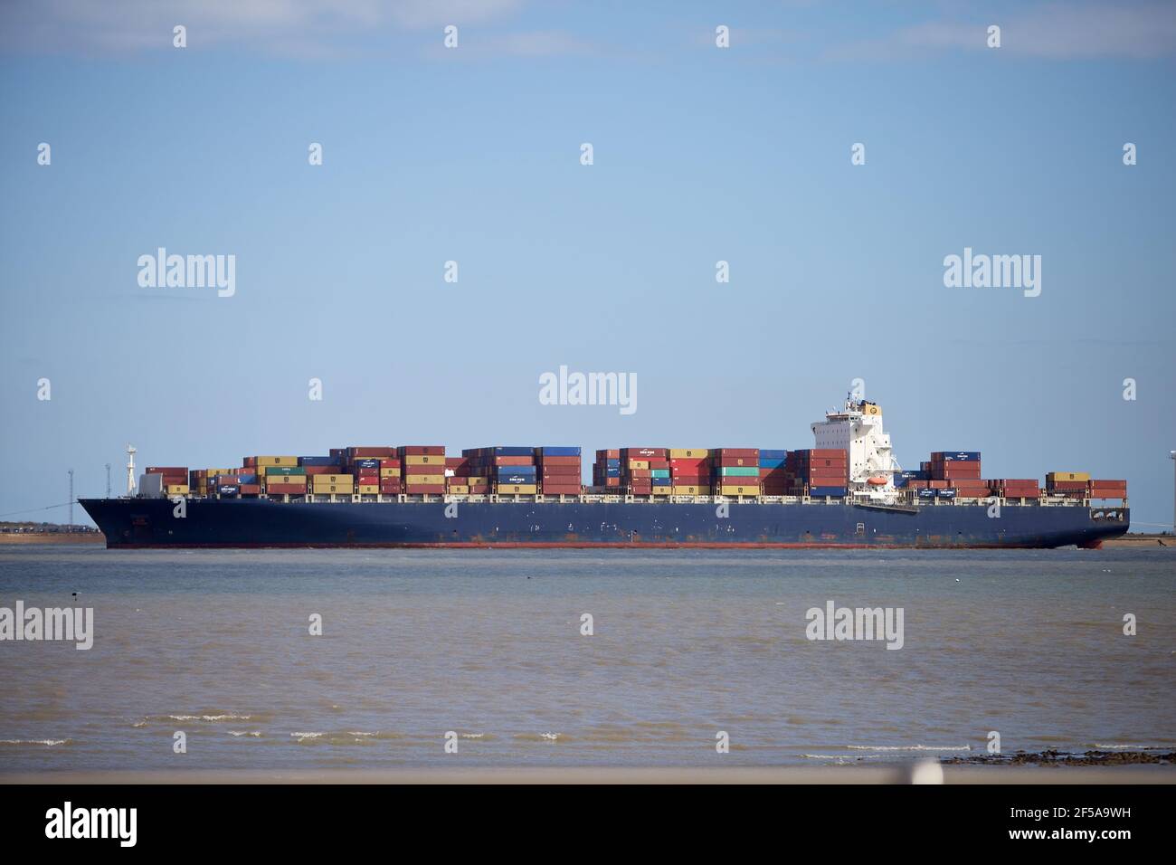 Container ship MSC Tokyo arriving at the Port of Felixstowe, Suffolk ...