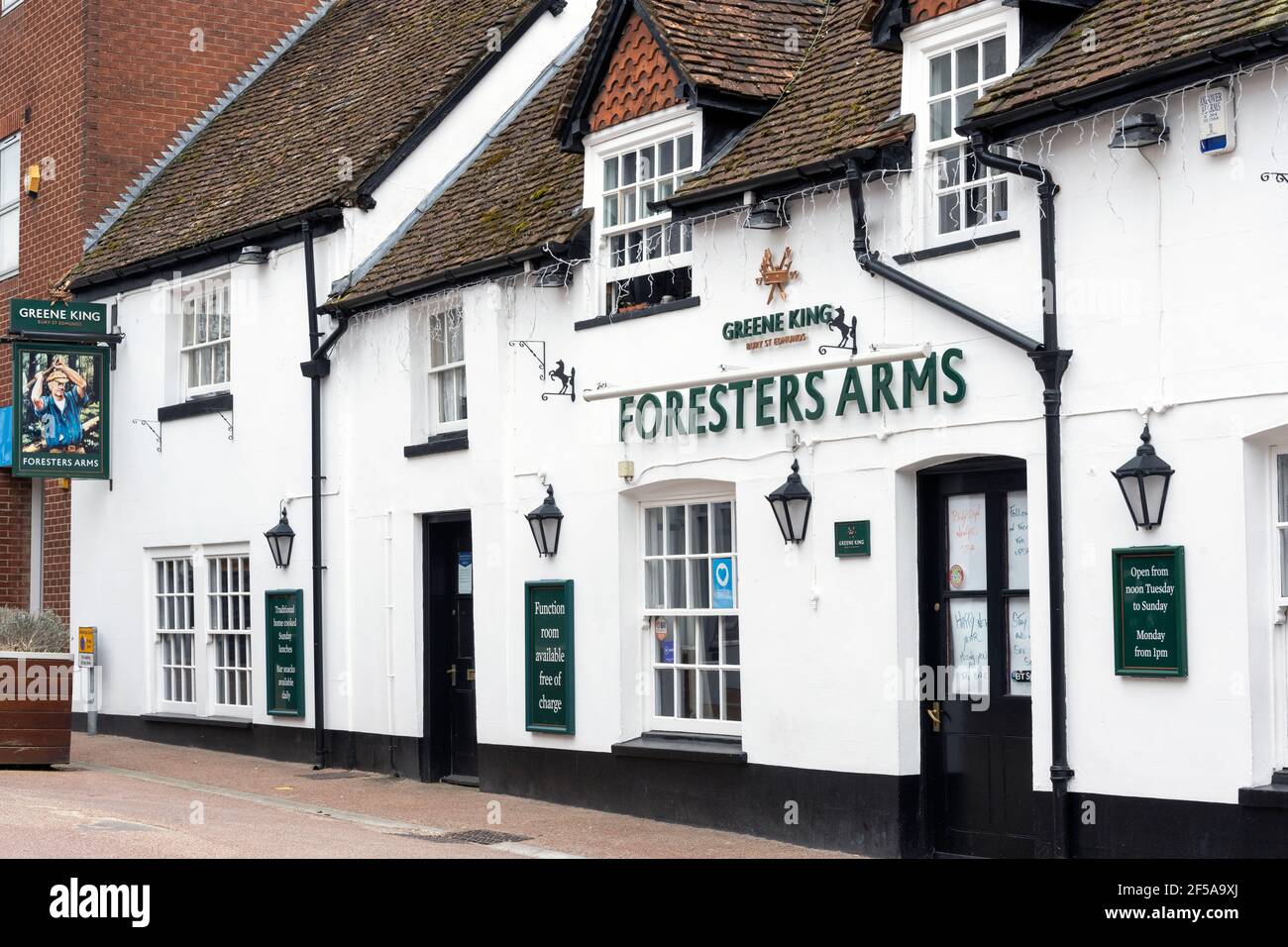 Foresters Arms public house - a Greene King pub - London Street ...
