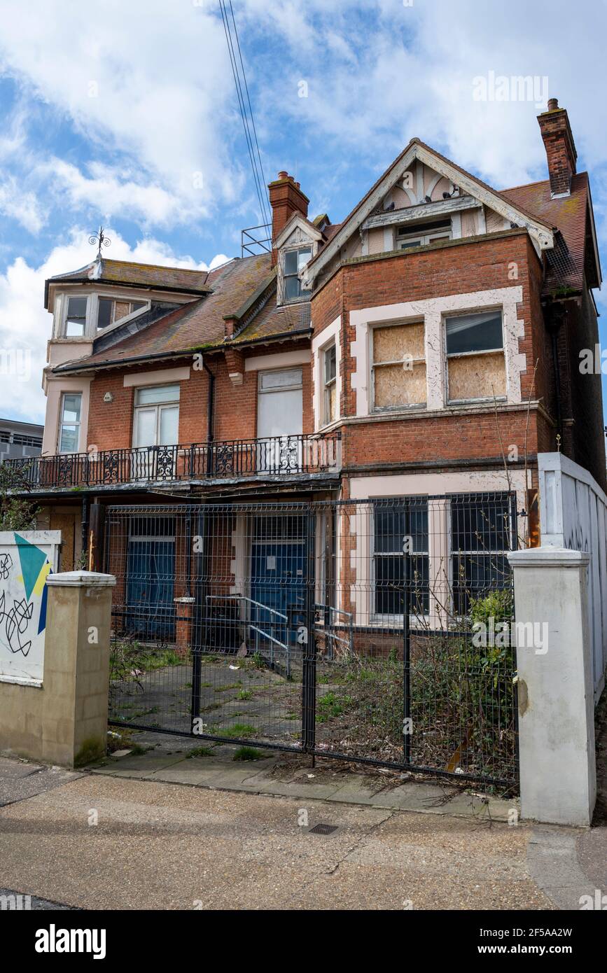 Empty disused building hi-res stock photography and images - Alamy