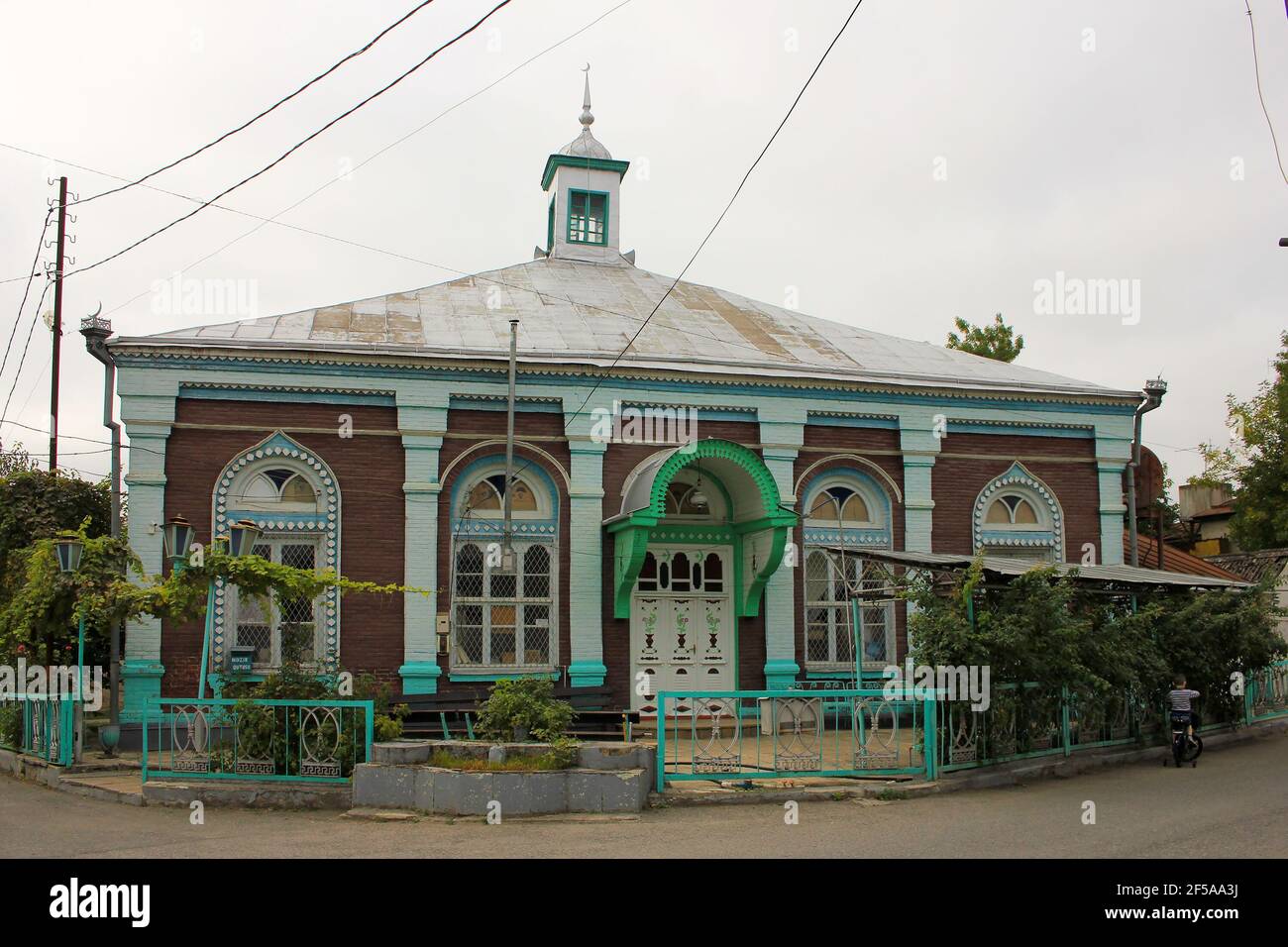 Red brick mosque hi-res stock photography and images - Alamy