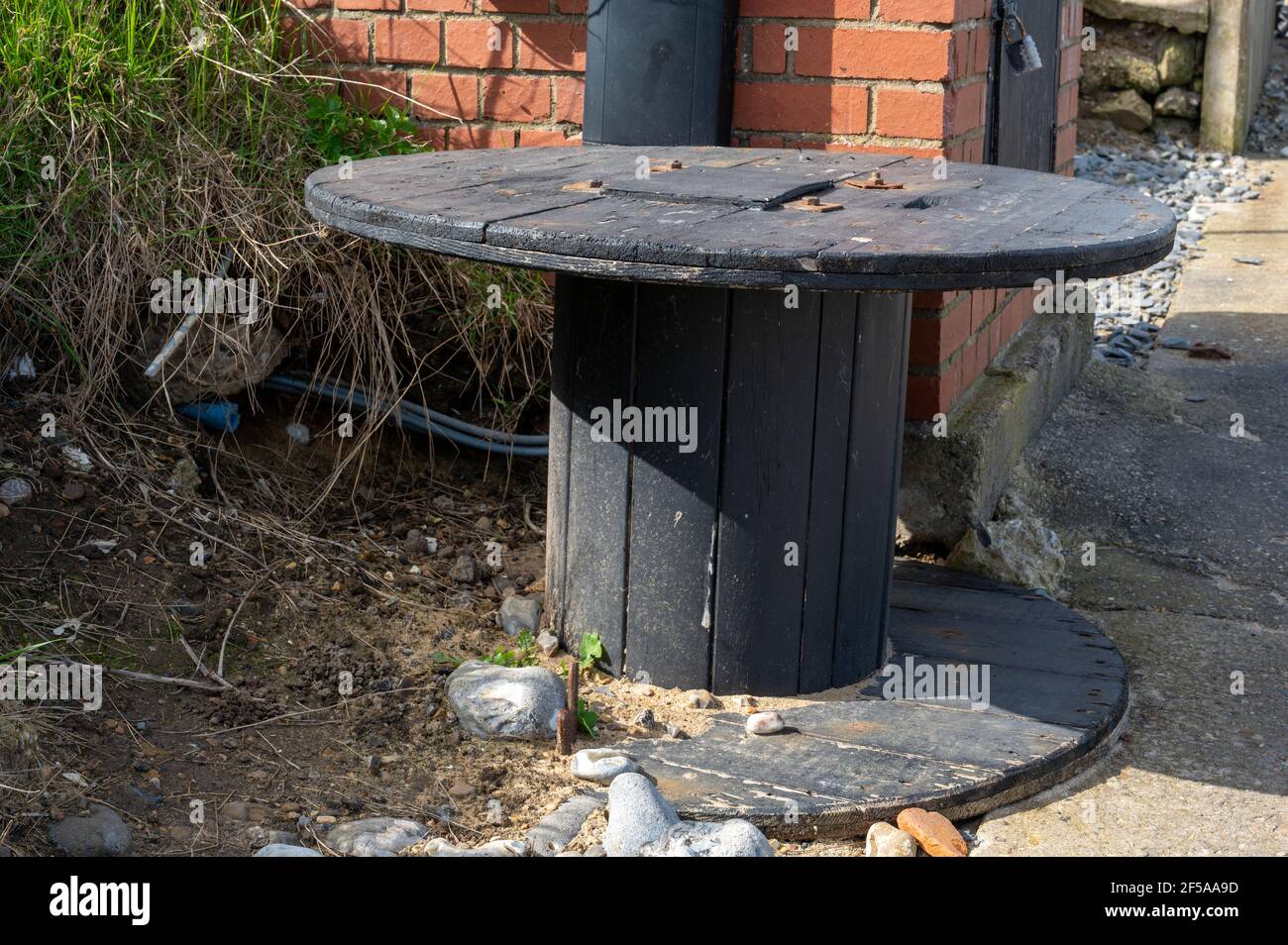 Wooden cable reel side hi-res stock photography and images - Alamy
