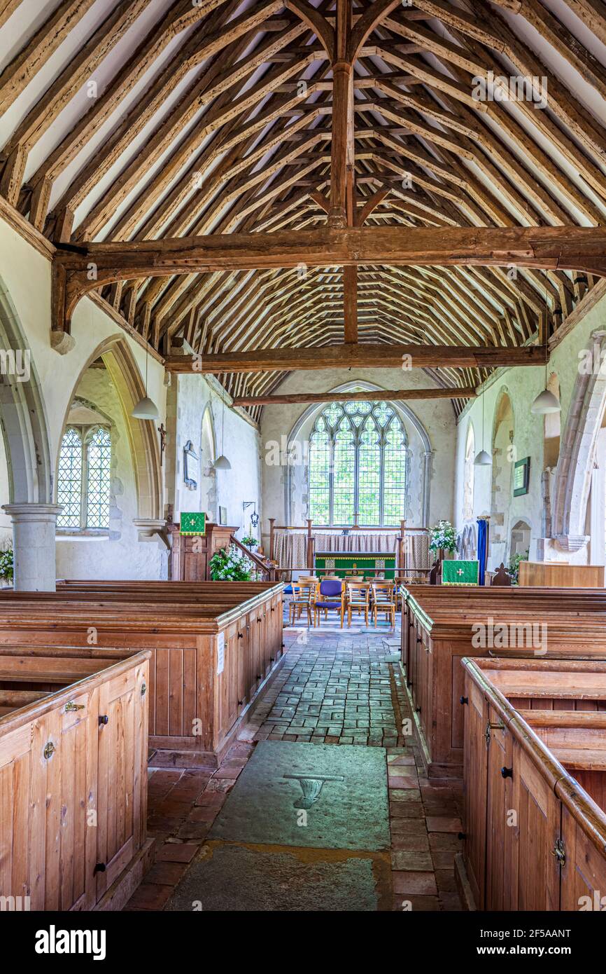 English church interior inside st hi-res stock photography and images ...