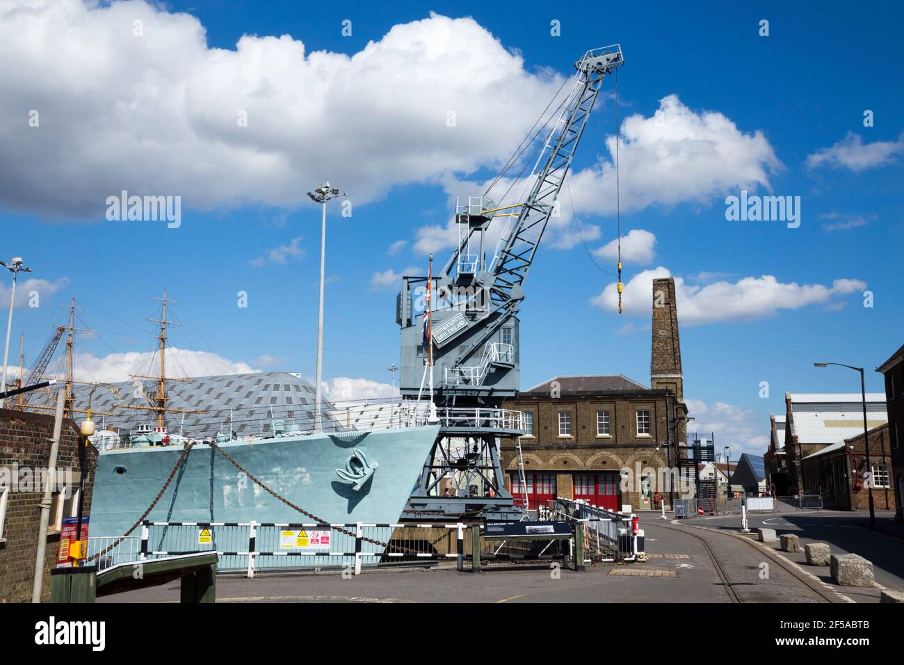 The front bows of HMS Cavalier, 1944, Royal Navy World War II Destroyer ...