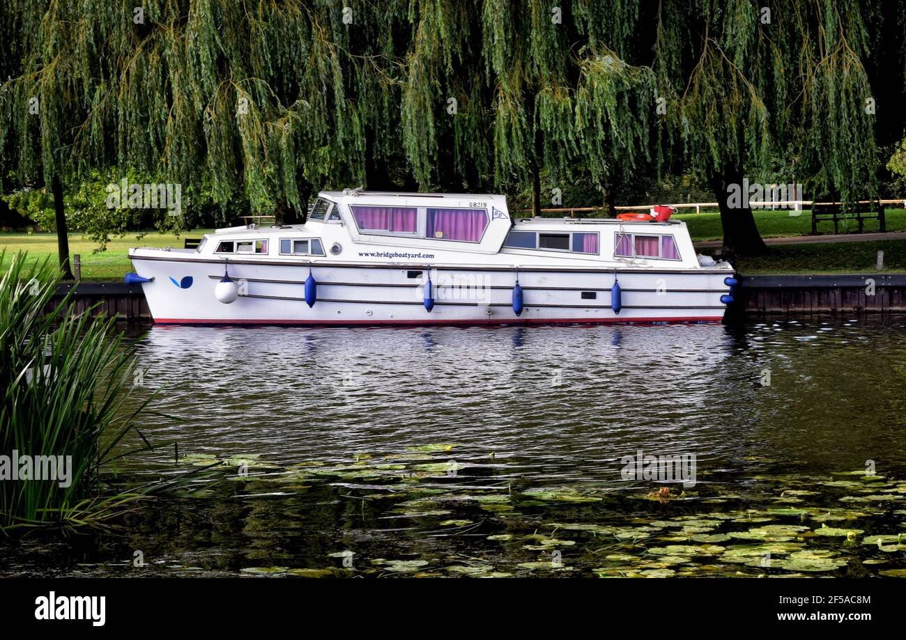 Pleasure_craft hi-res stock photography and images - Alamy