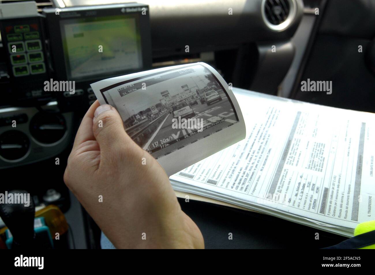 Control stradale hi-res stock photography and images - Alamy