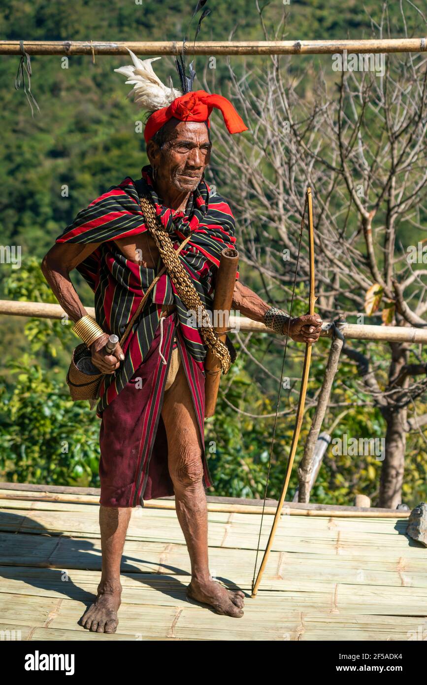 People dressed in traditional clothes hi-res stock photography and ...
