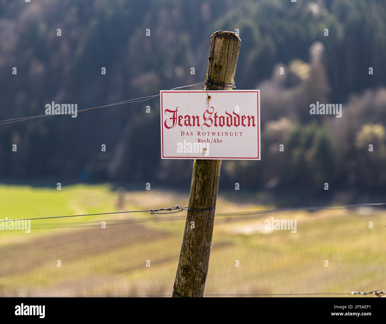 Vineyard trail sign hi-res stock photography and images - Alamy