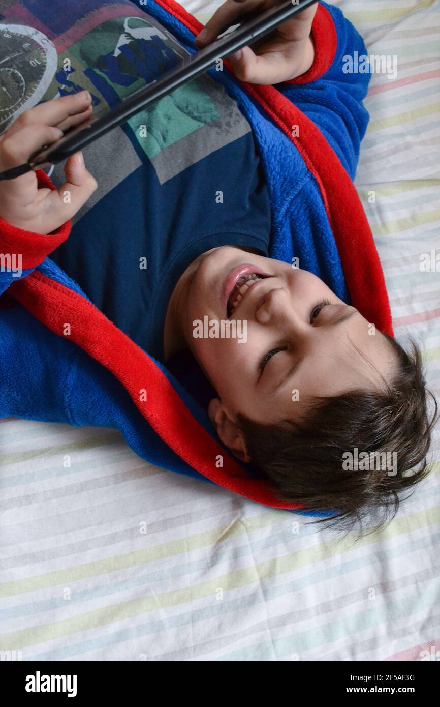 Children playing ipad hi-res stock photography and images - Alamy