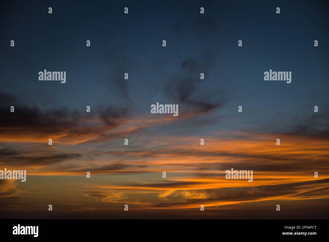 Amber sky sunset hi-res stock photography and images - Alamy