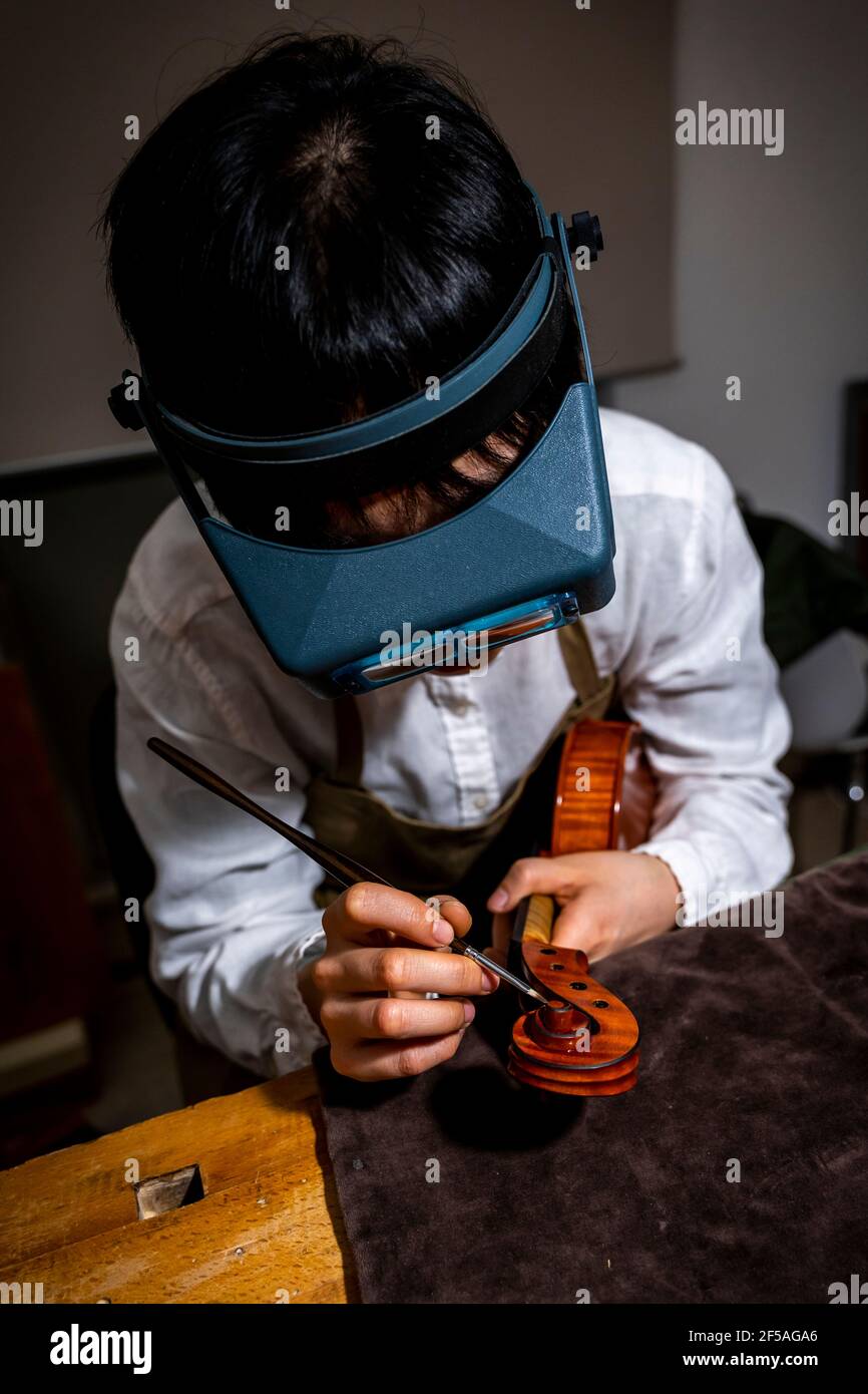 Female violin maker work hi-res stock photography and images - Alamy