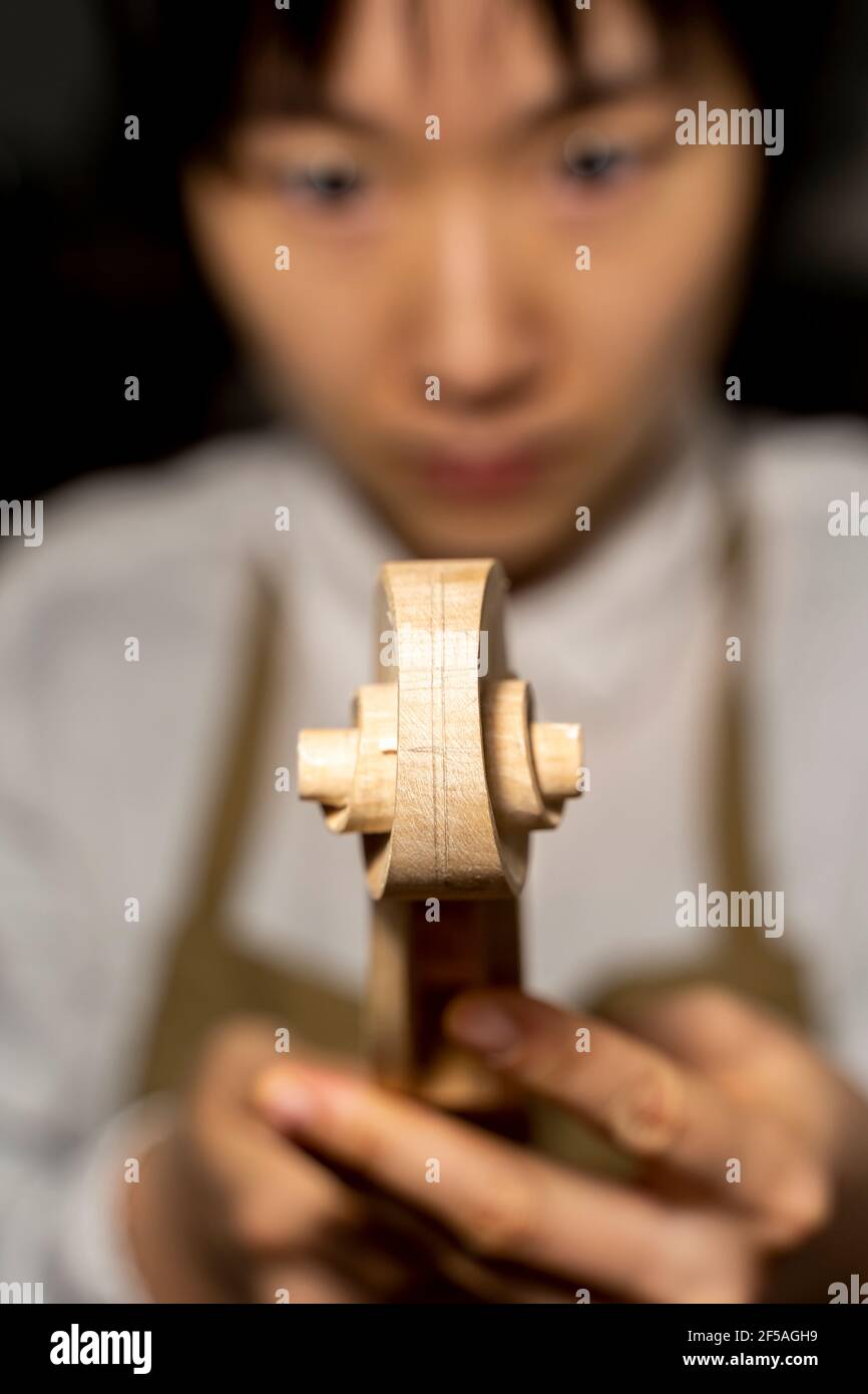 Female violin maker work hi-res stock photography and images - Alamy