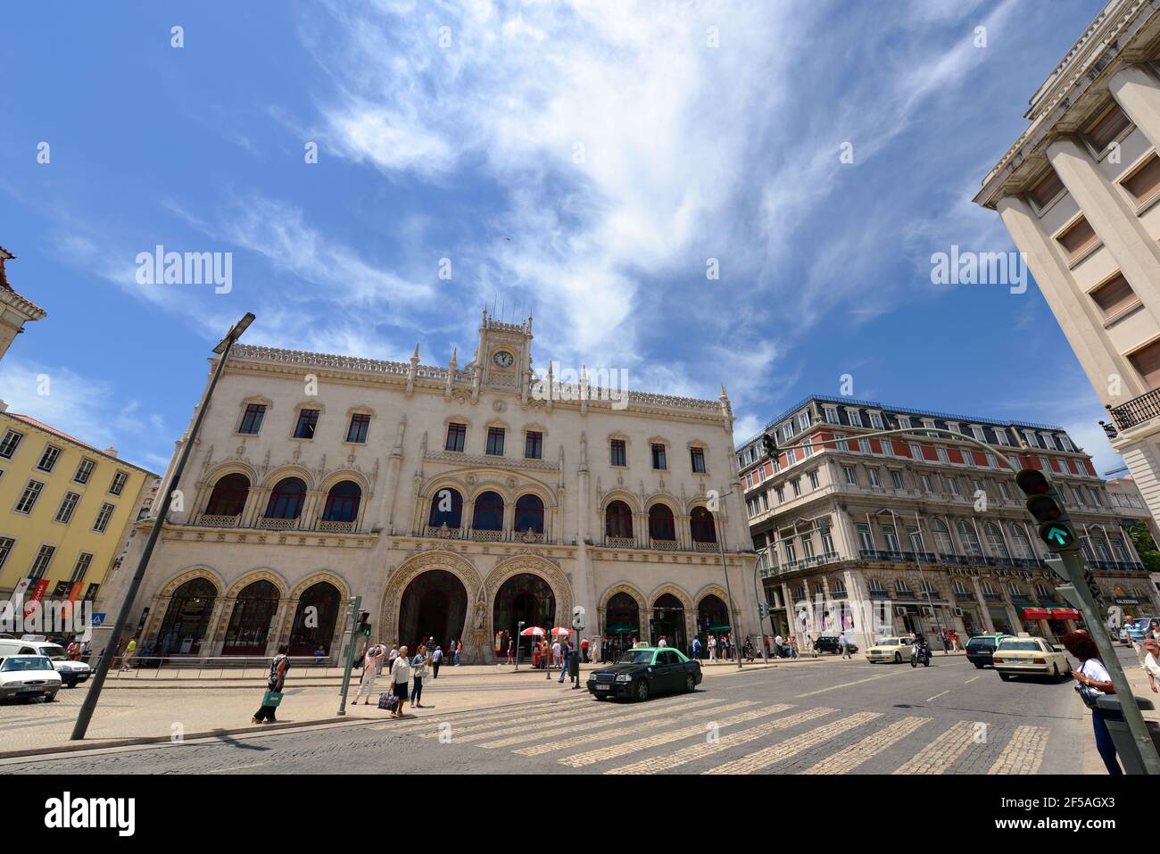 Rossio Train Station at Praca dos Restauradores (Restauradores Square ...