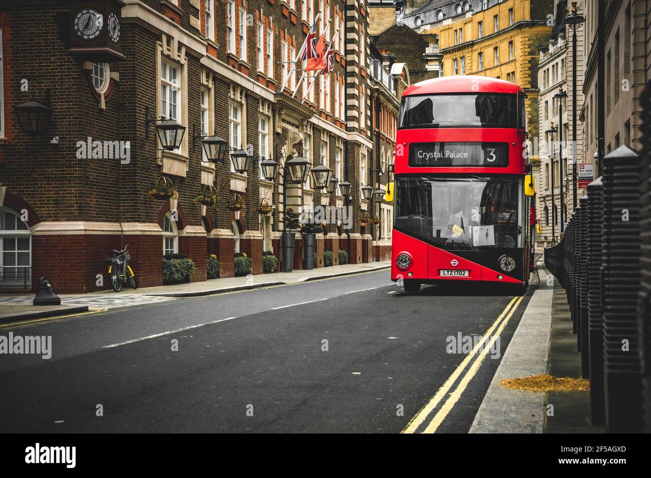 Big red bus hi-res stock photography and images - Alamy