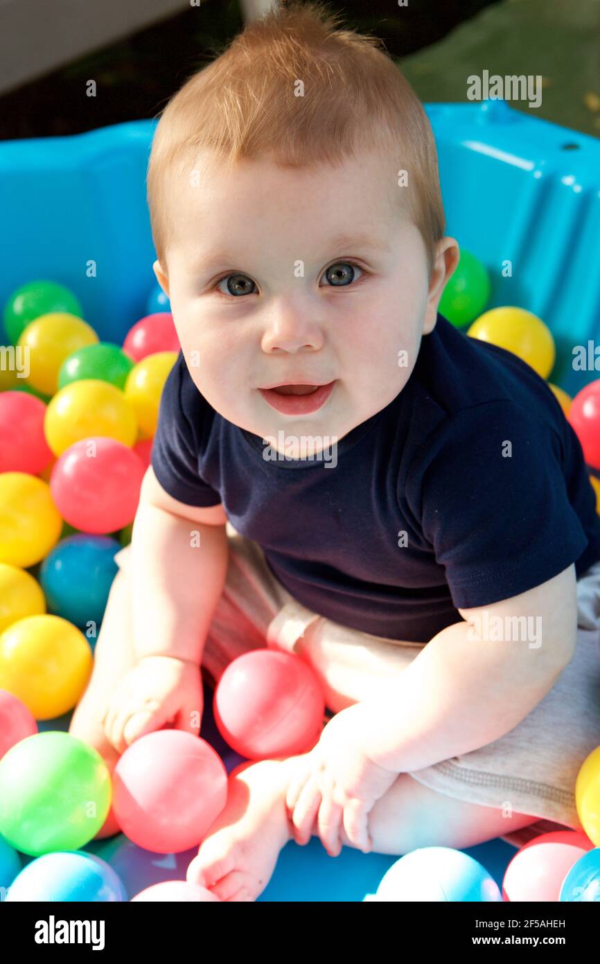 Ball pit overhead hi-res stock photography and images - Alamy